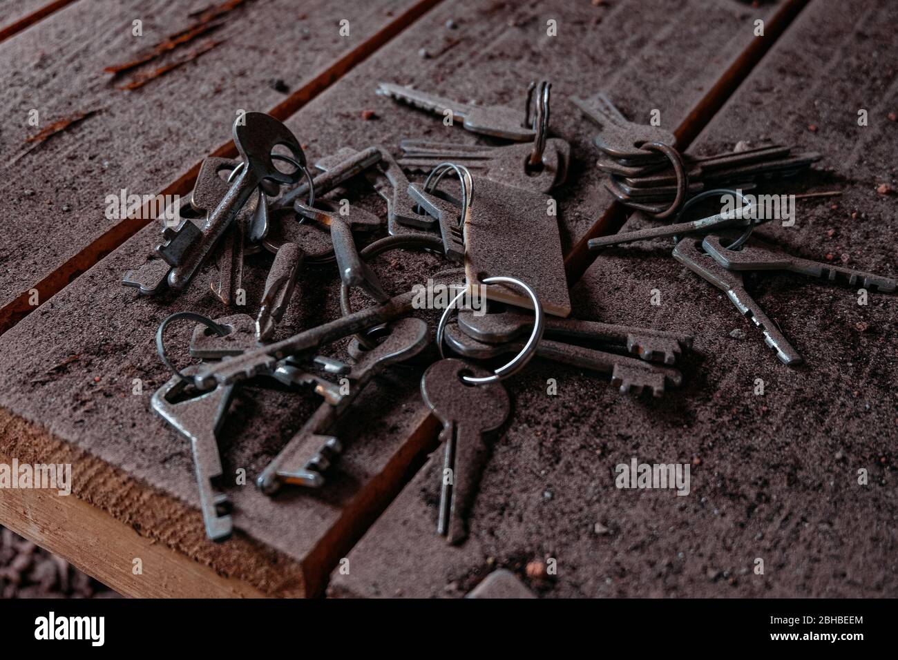 Pile of old rusty keys in dust Stock Photo - Alamy