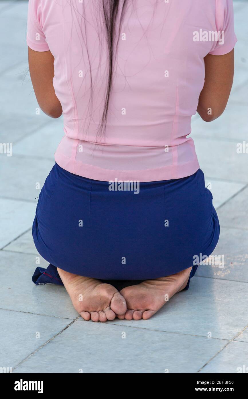 Young Burmese woman praying in front of Shwedagon Pagoda in Yangon ...