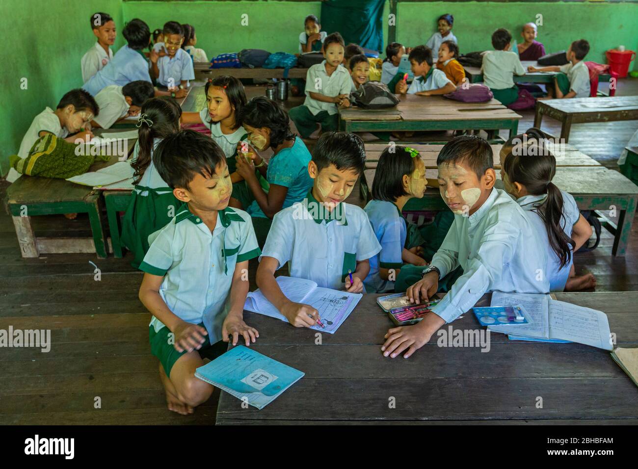 Burmese children in the class Stock Photo - Alamy