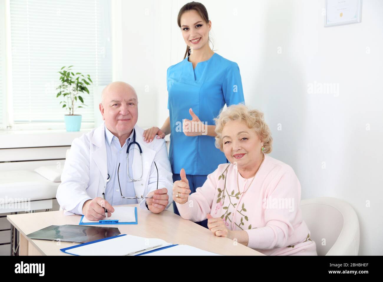 Happy doctors and patients in hospital clinic Stock Photo - Alamy