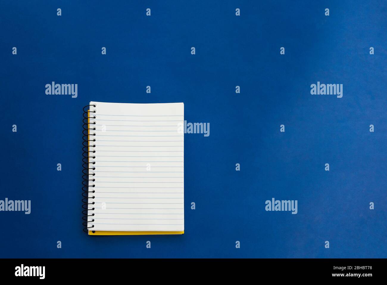 Midnight blue background hi-res stock photography and images - Alamy