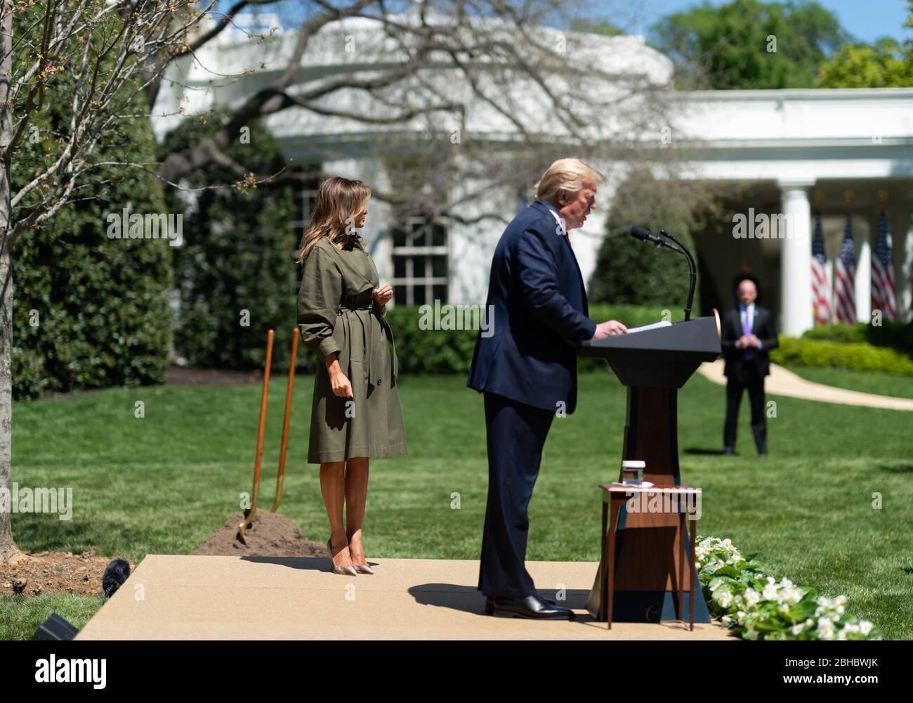 President tree planting white house hi-res stock photography and images ...