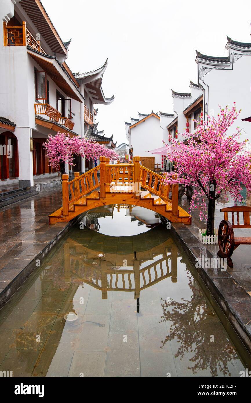 Bridge reflection in the water hi-res stock photography and images - Alamy