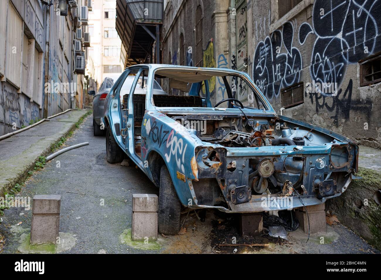 An abandoned junk car parked on the street, front view Stock Photo - Alamy