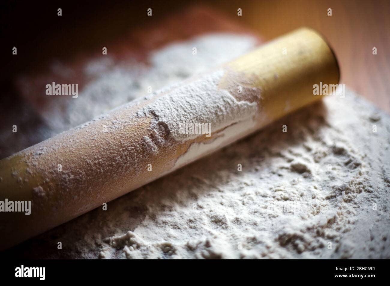 Heap flour on cutting hi-res stock photography and images - Alamy