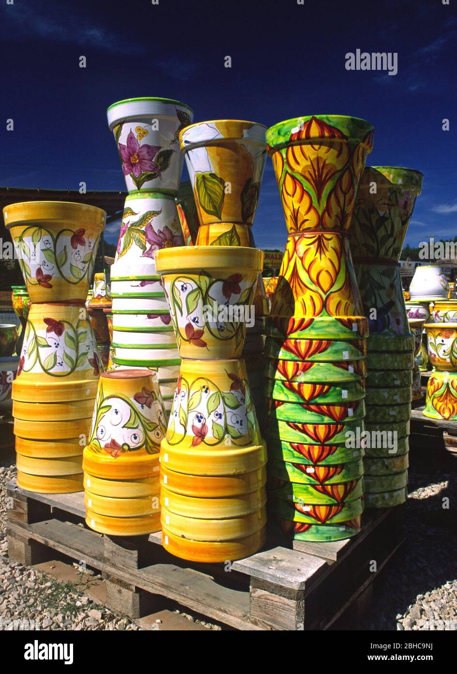 Outdoor pottery exhibits Stock Photo - Alamy