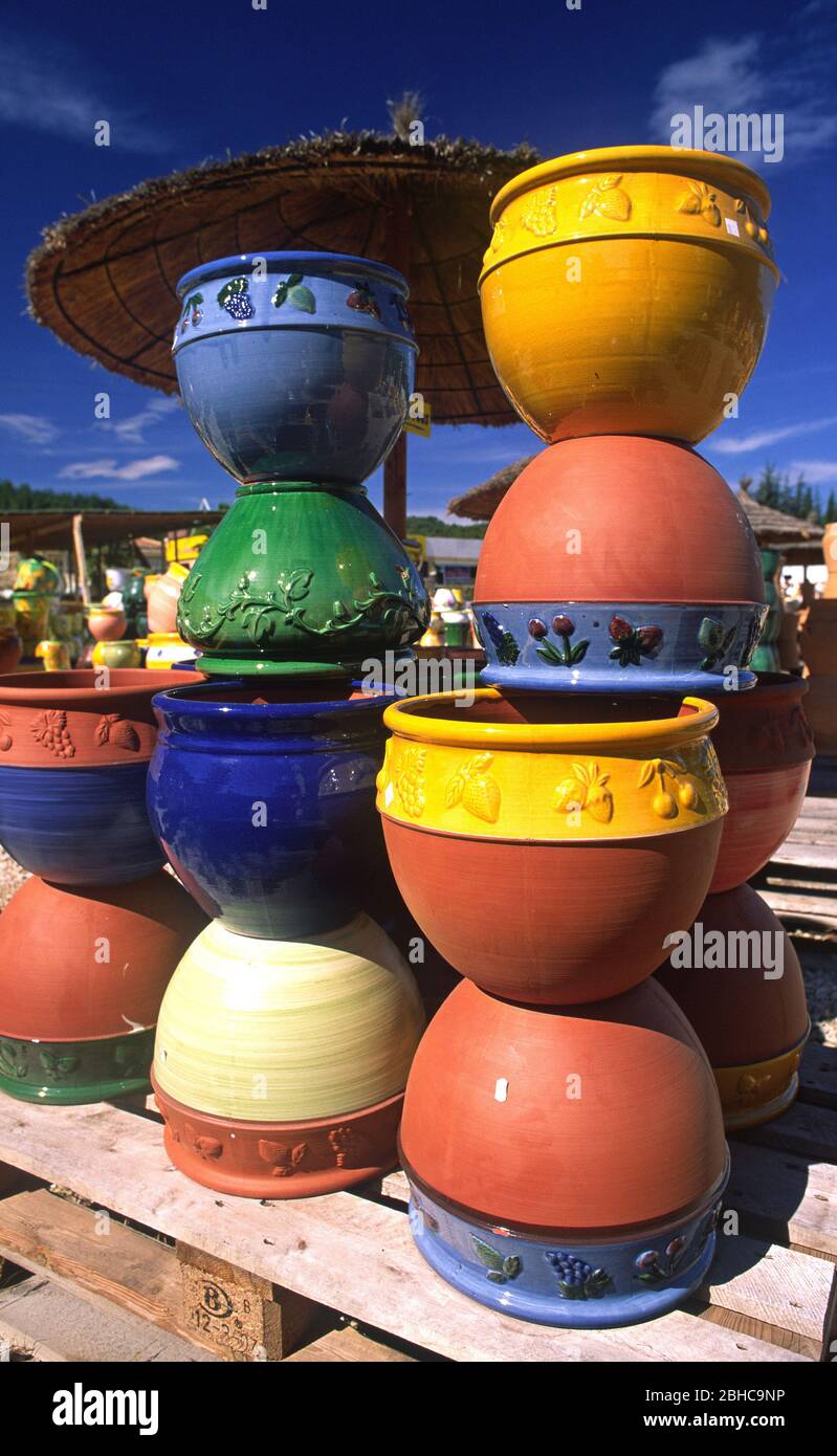 Outdoor pottery exhibits Stock Photo - Alamy