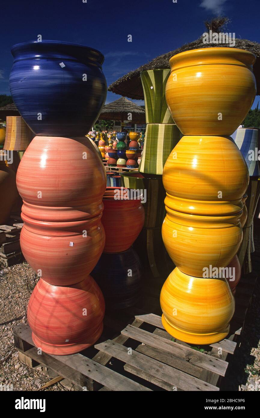 Outdoor pottery exhibits Stock Photo - Alamy