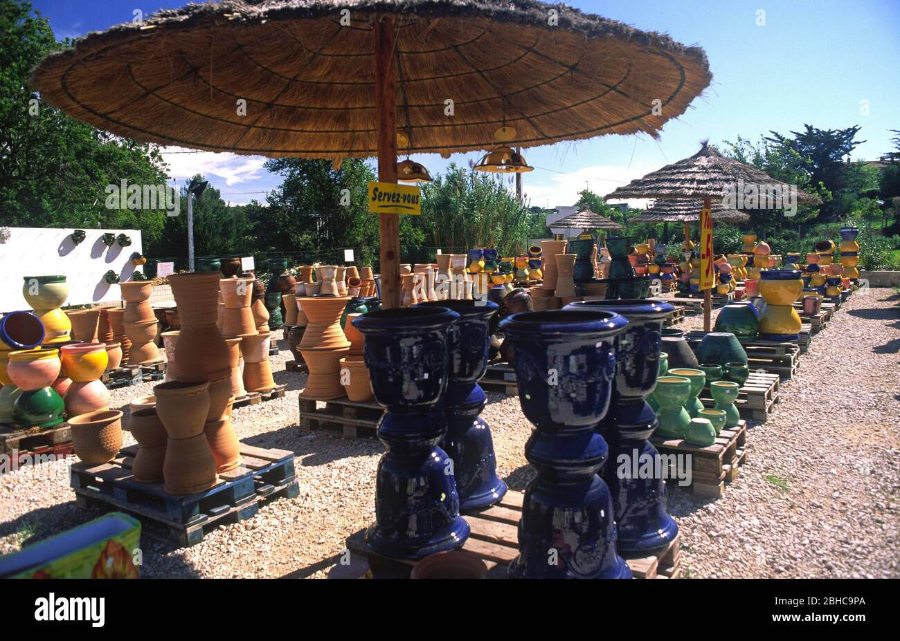 Outdoor pottery exhibits Stock Photo - Alamy