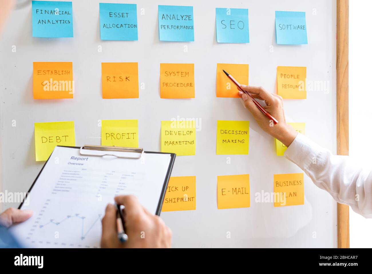 Woman focus on working post it hi-res stock photography and images - Alamy
