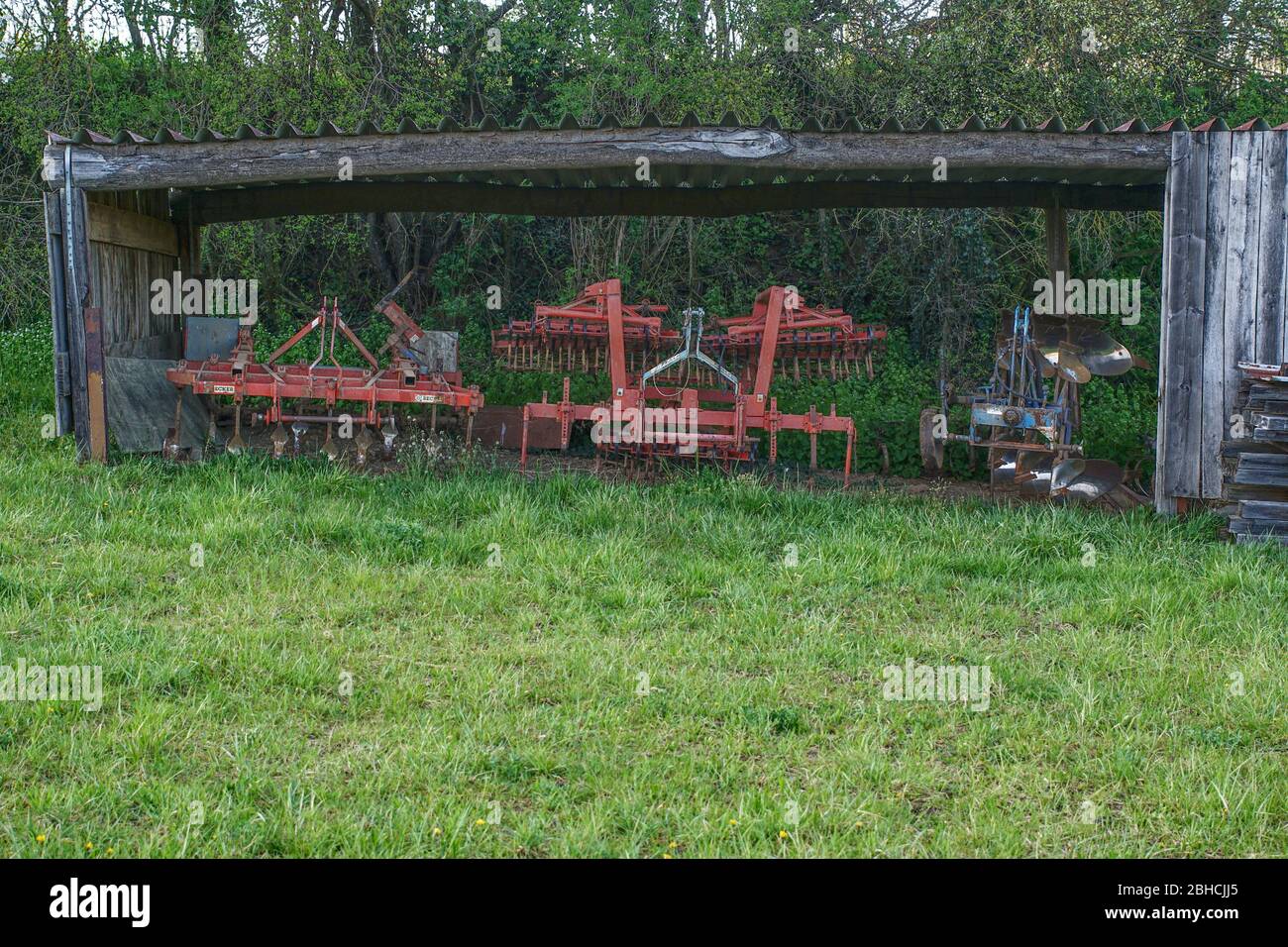 Feldbearbeitung mit Tiefengrubber , Eggen und Pflug Stock Photo - Alamy