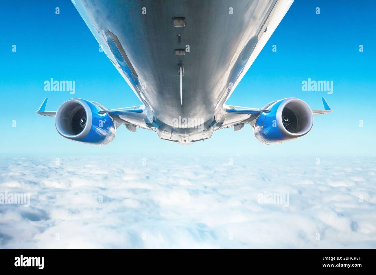 Wings level flight hi-res stock photography and images - Alamy