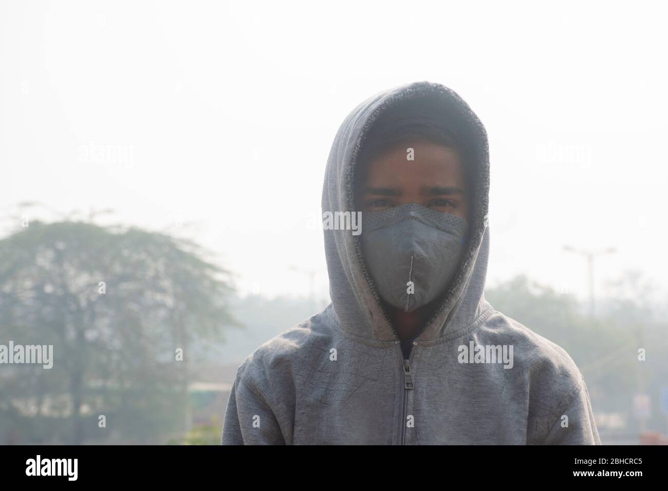 Boy wearing gas mask hi-res stock photography and images - Alamy