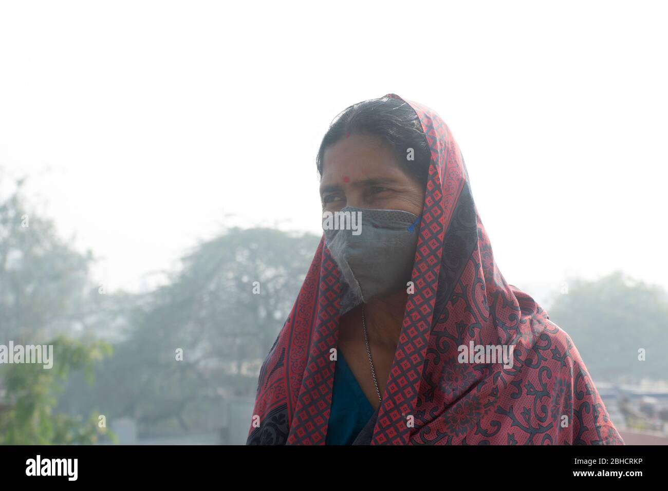 indian woman wearing face mask Stock Photo - Alamy