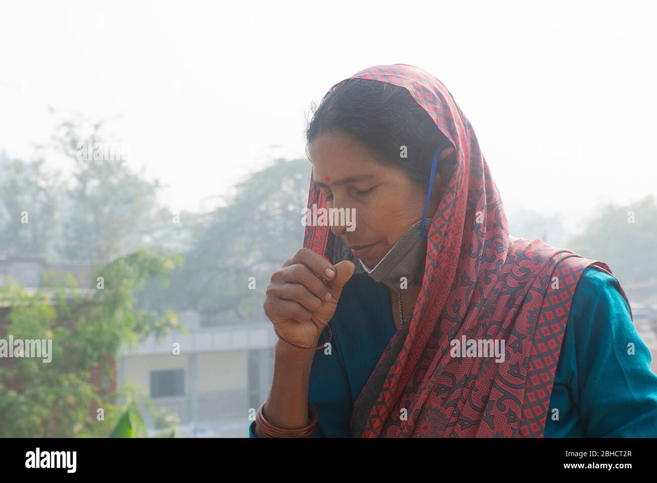 indian woman wearing face mask Stock Photo - Alamy