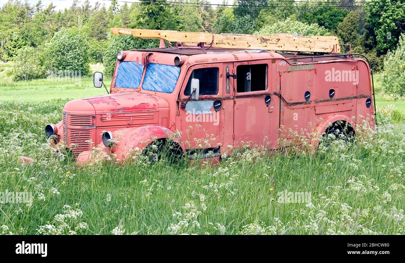 Old red fire truck hi-res stock photography and images - Alamy