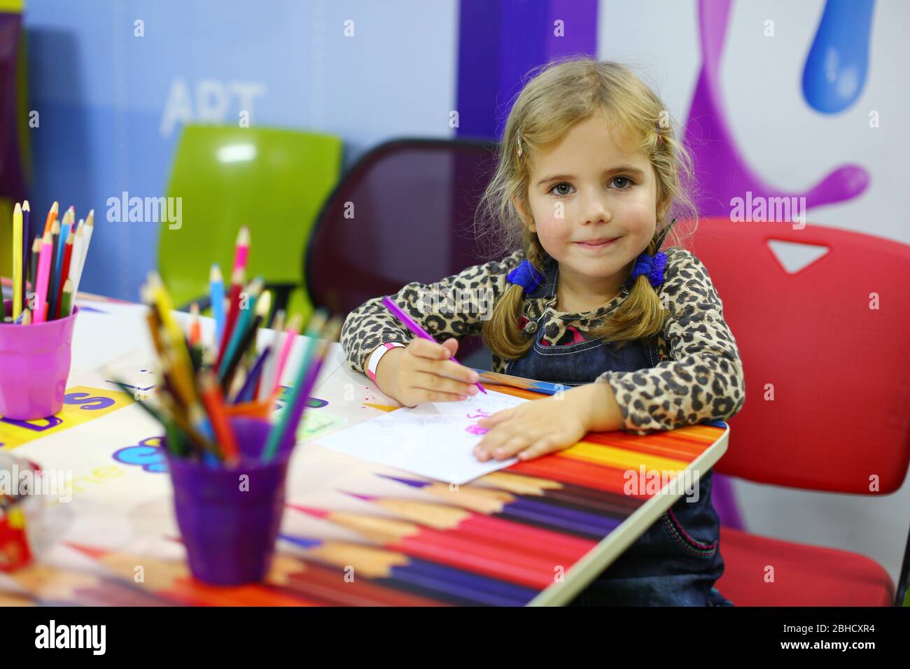 Toddler crafts hi-res stock photography and images - Alamy