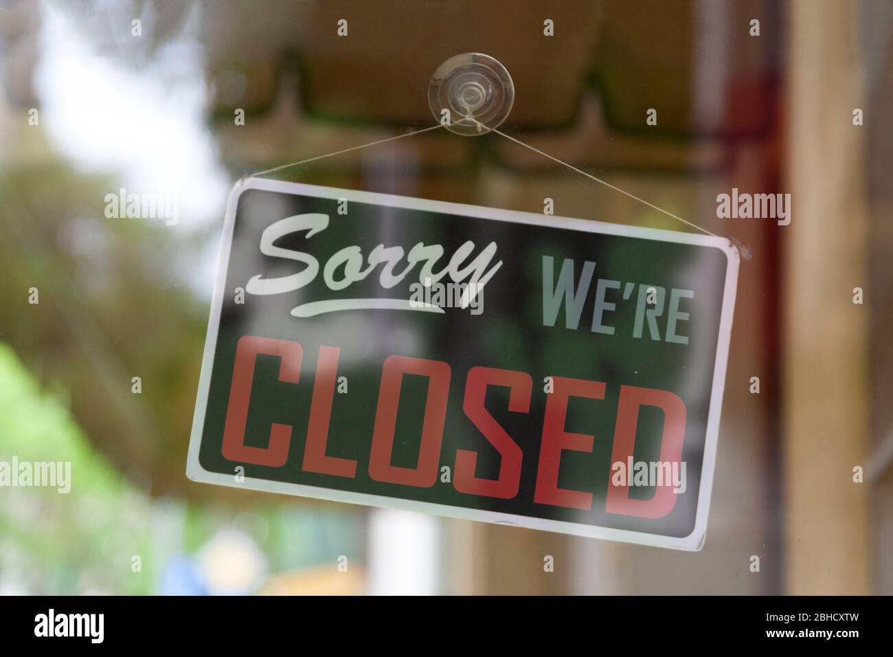 Bar and restaurant closed sign hi-res stock photography and images - Alamy