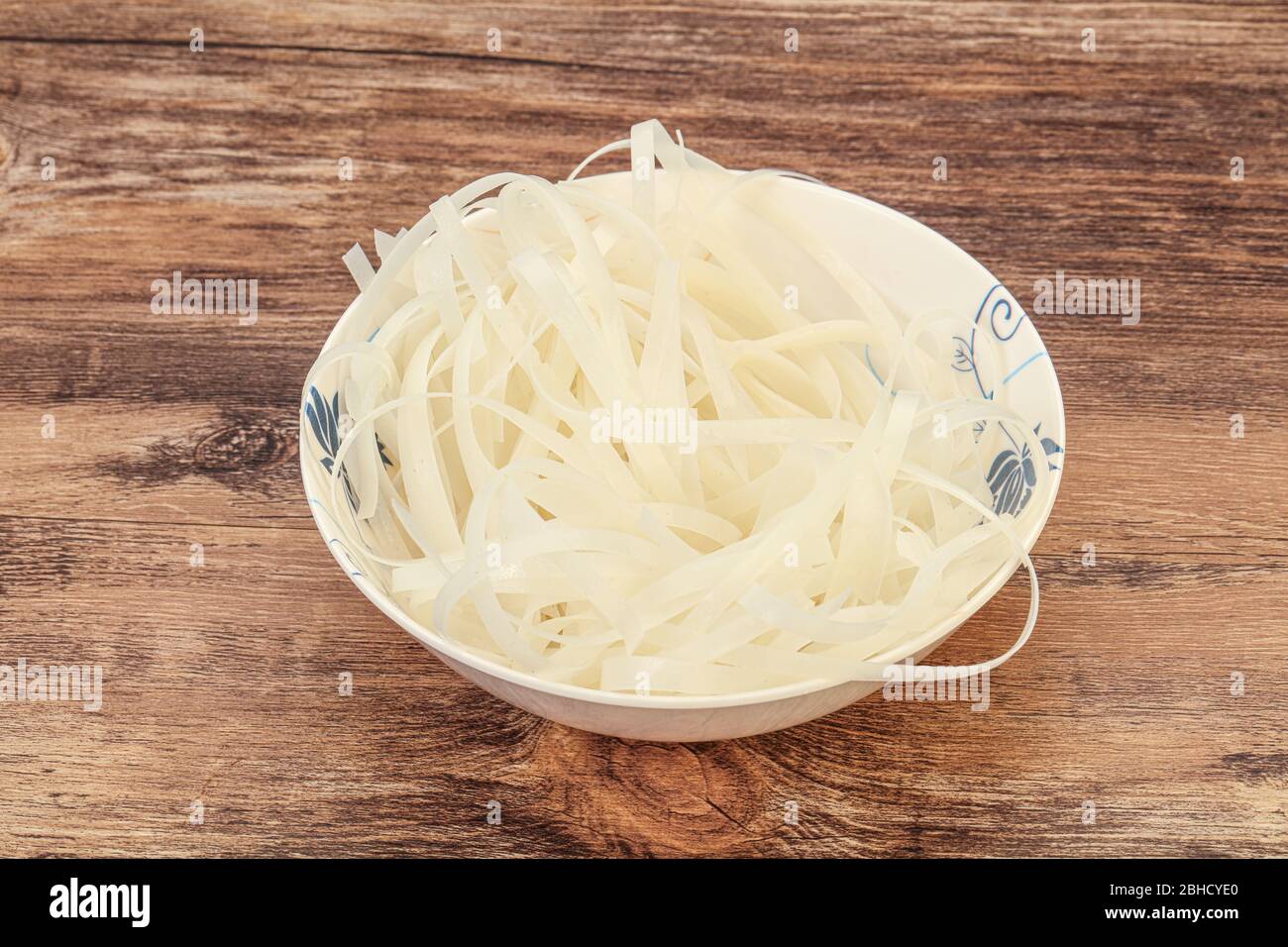 Boiled rice noodle ready for cooking Stock Photo - Alamy