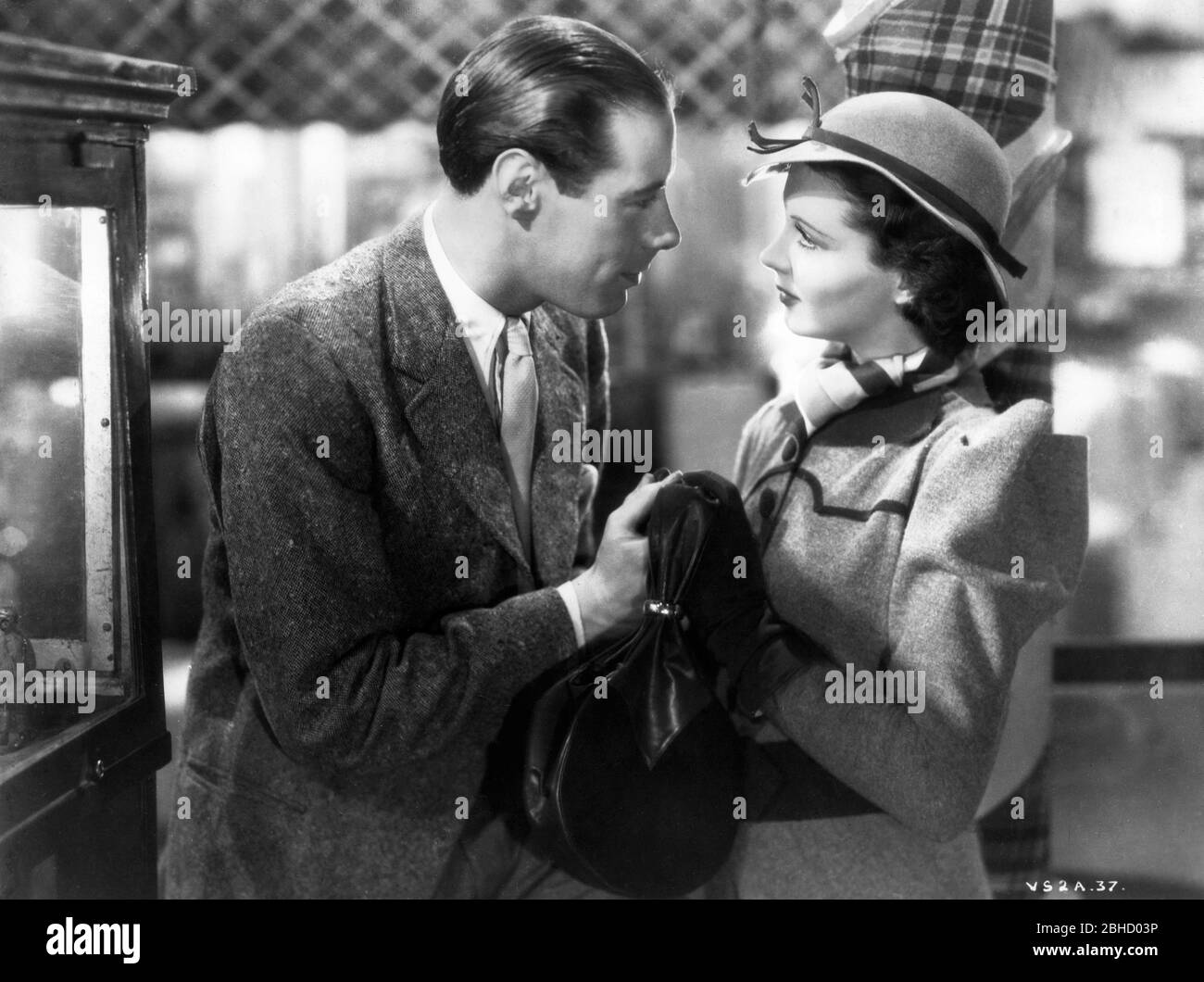VIVIEN LEIGH and REX HARRISON in STORM IN A TEACUP 1937 directed by ...