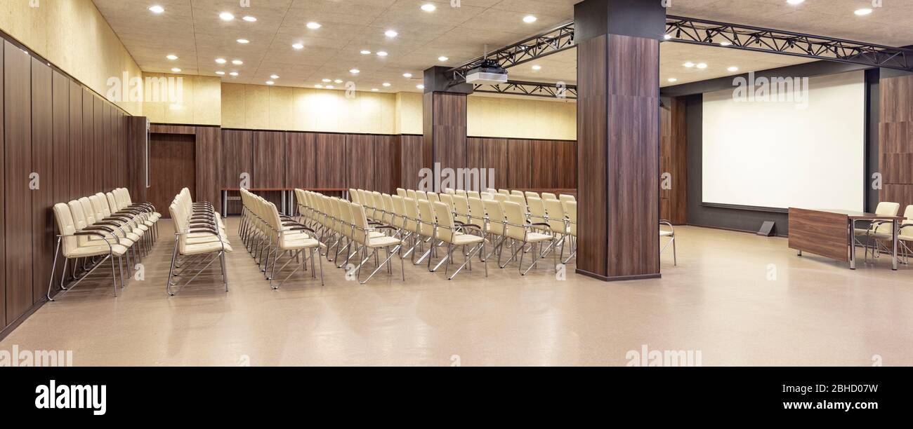 Presentation hall with columns. Preparations room for conference Stock ...