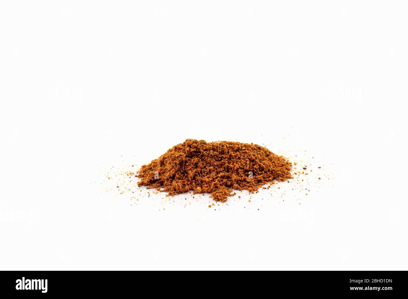 Cinnamon powder isolated on white background Stock Photo - Alamy