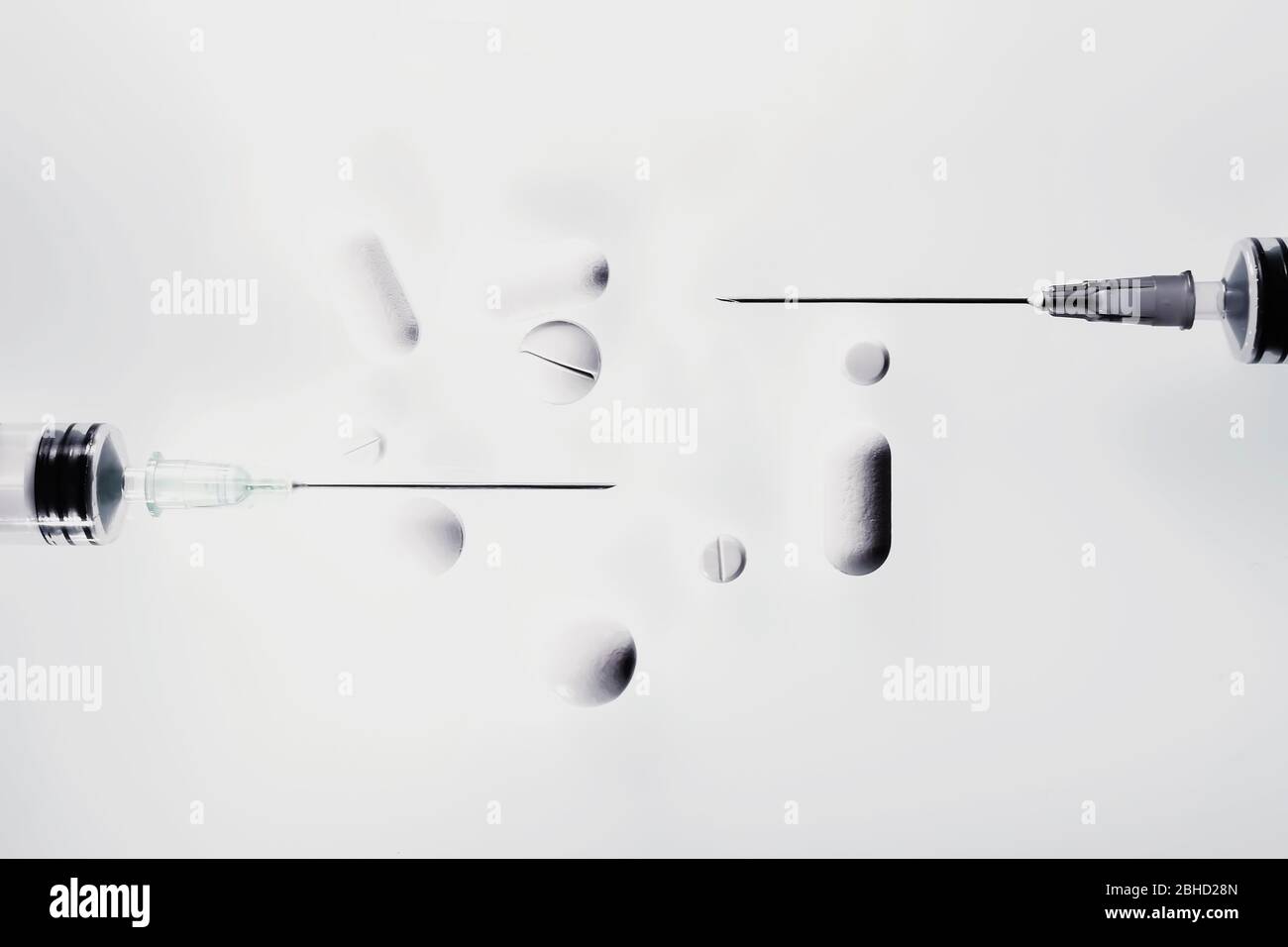 Drawing up syringe hi-res stock photography and images - Alamy