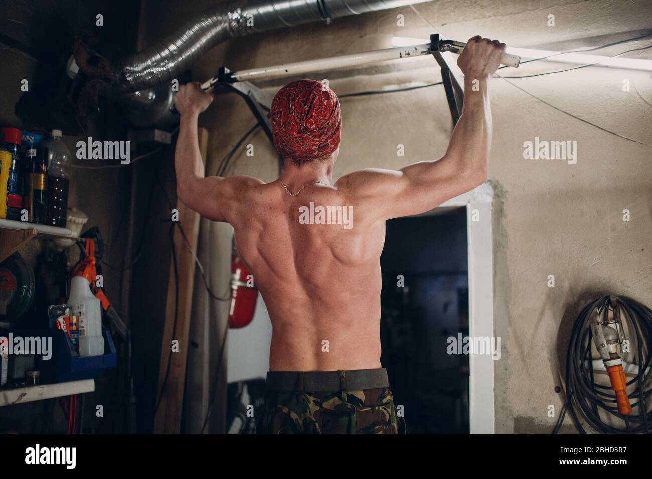 Man pulls himself up on horizontal bar Stock Photo - Alamy Man pulls himself up on horizontal bar Stock Photo - Alamy