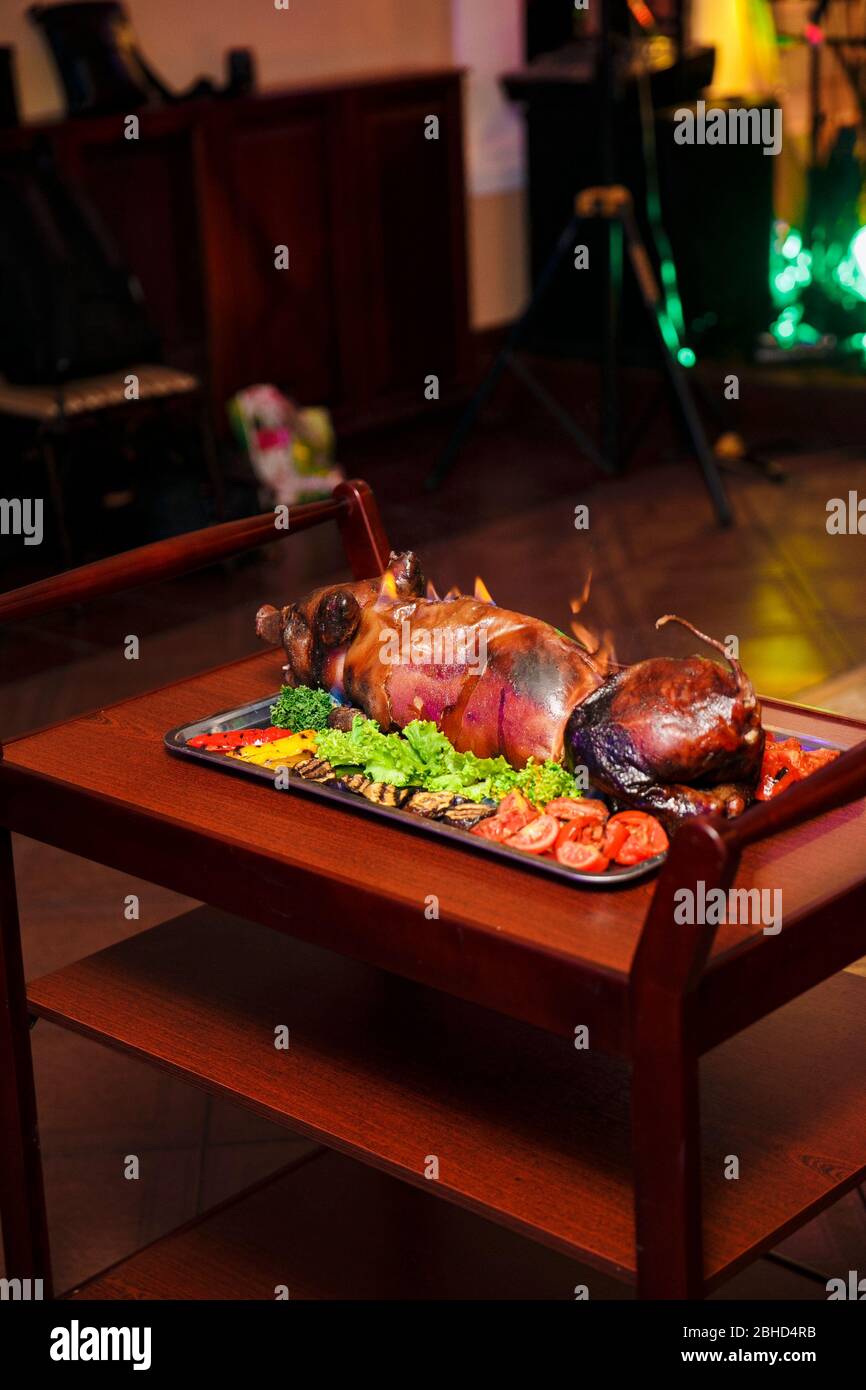 Pig head feast hi-res stock photography and images - Alamy