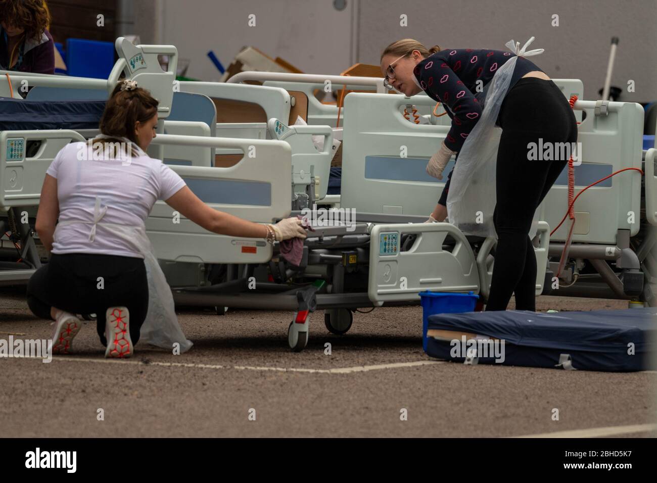 Brentwood Essex, UK. 25th Apr, 2020. Local community volunteers and NHS ...
