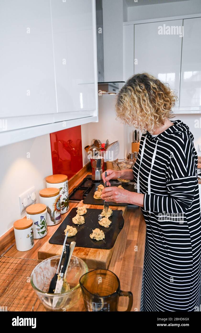 Woman cooking at home uk hi-res stock photography and images - Alamy