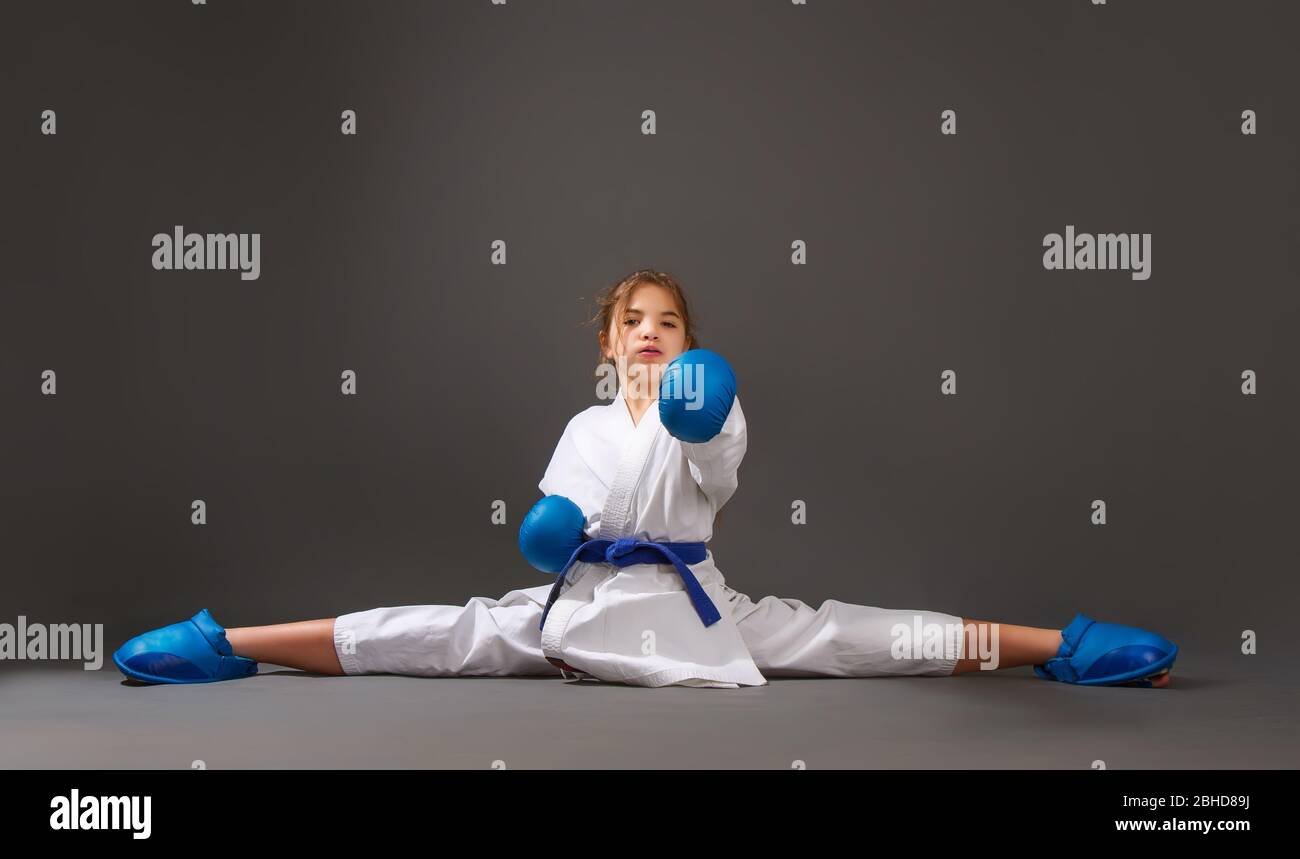Japanese girl in karate uniform hi-res stock photography and images - Alamy