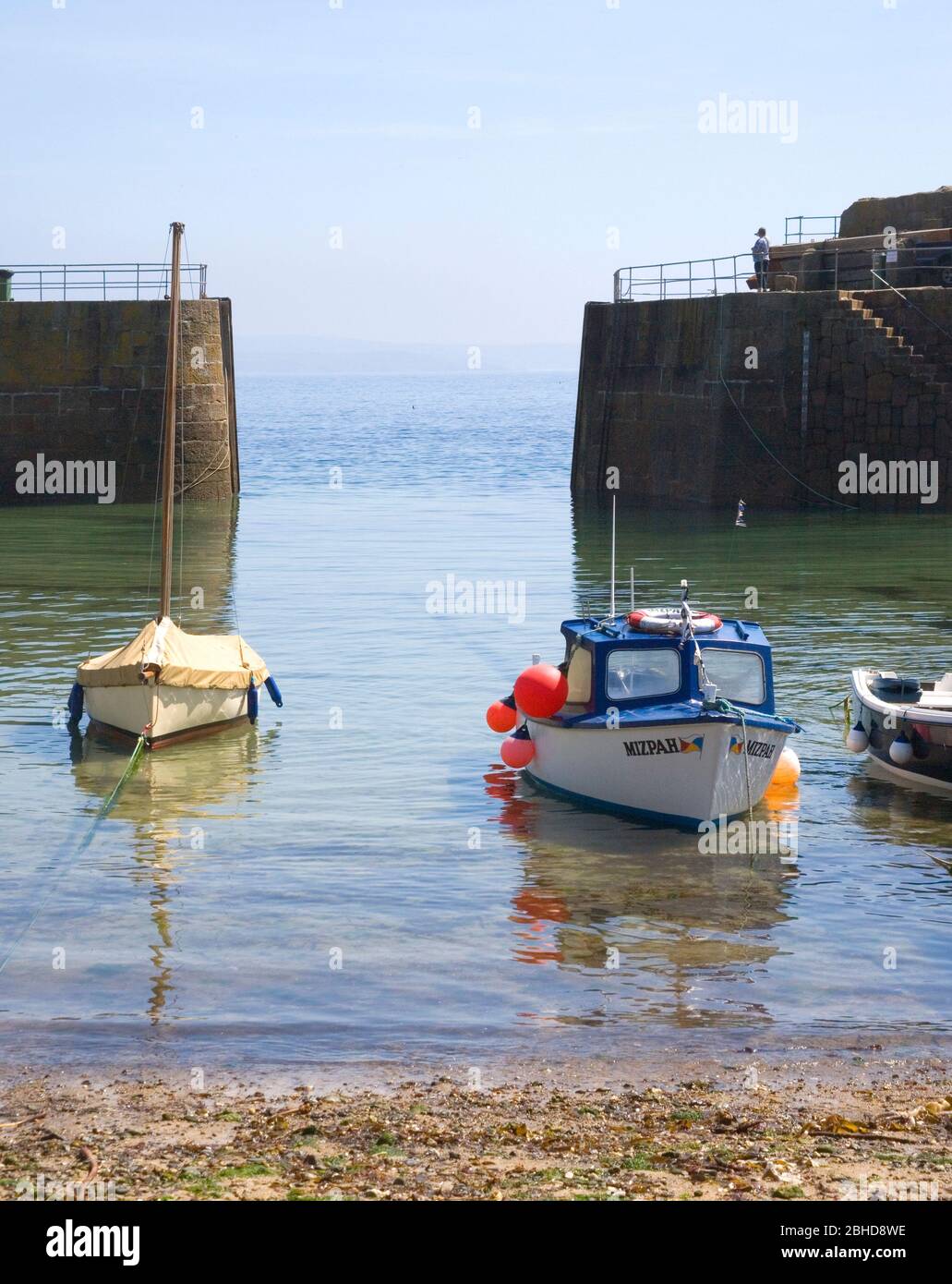 Cornwall mousehole harbour hi-res stock photography and images - Alamy