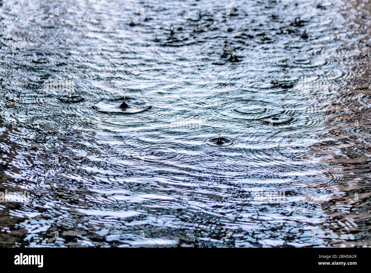 Top view drops water falling hi-res stock photography and images - Alamy