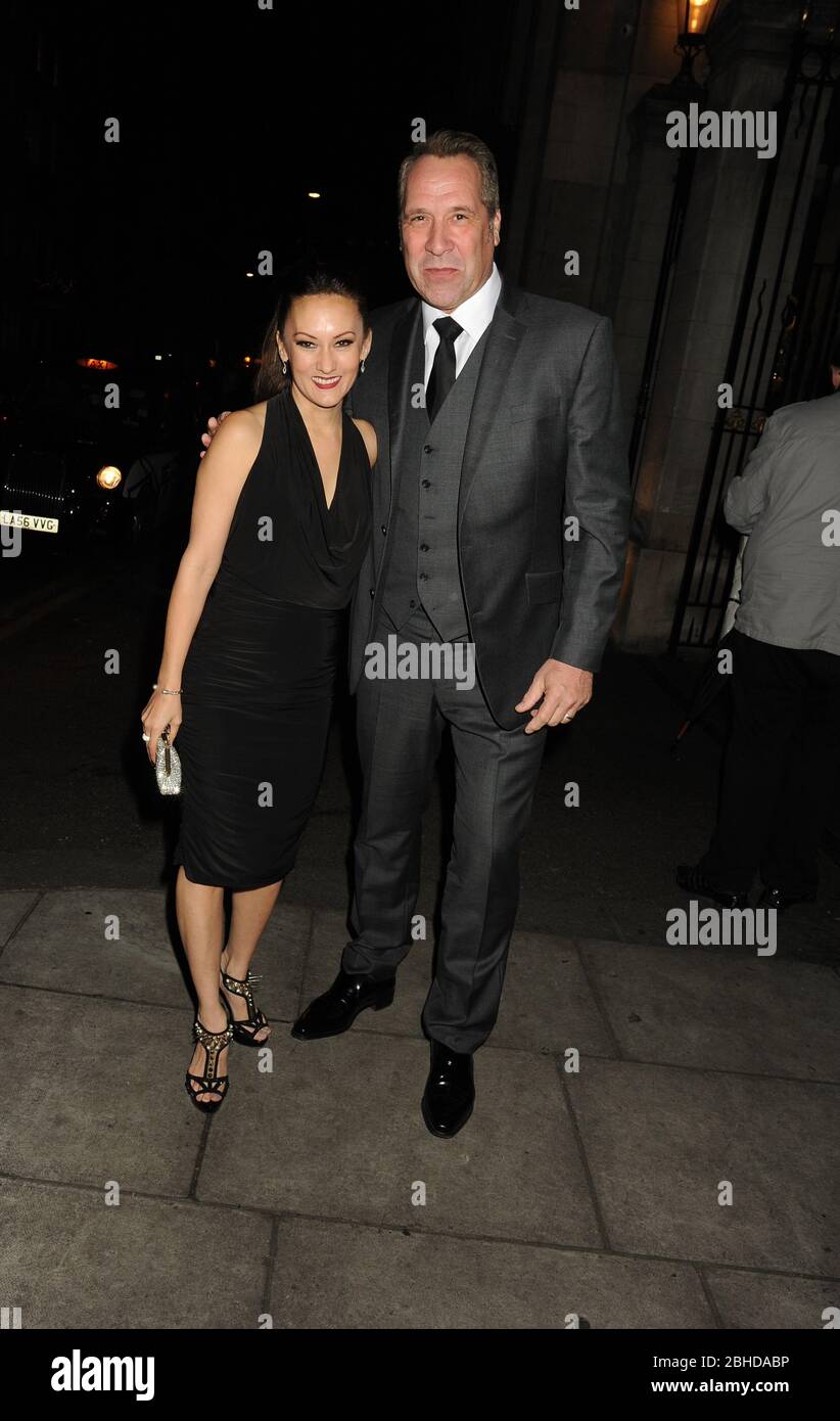 Frankie Poultney And David Seaman High Resolution Stock Photography and ...