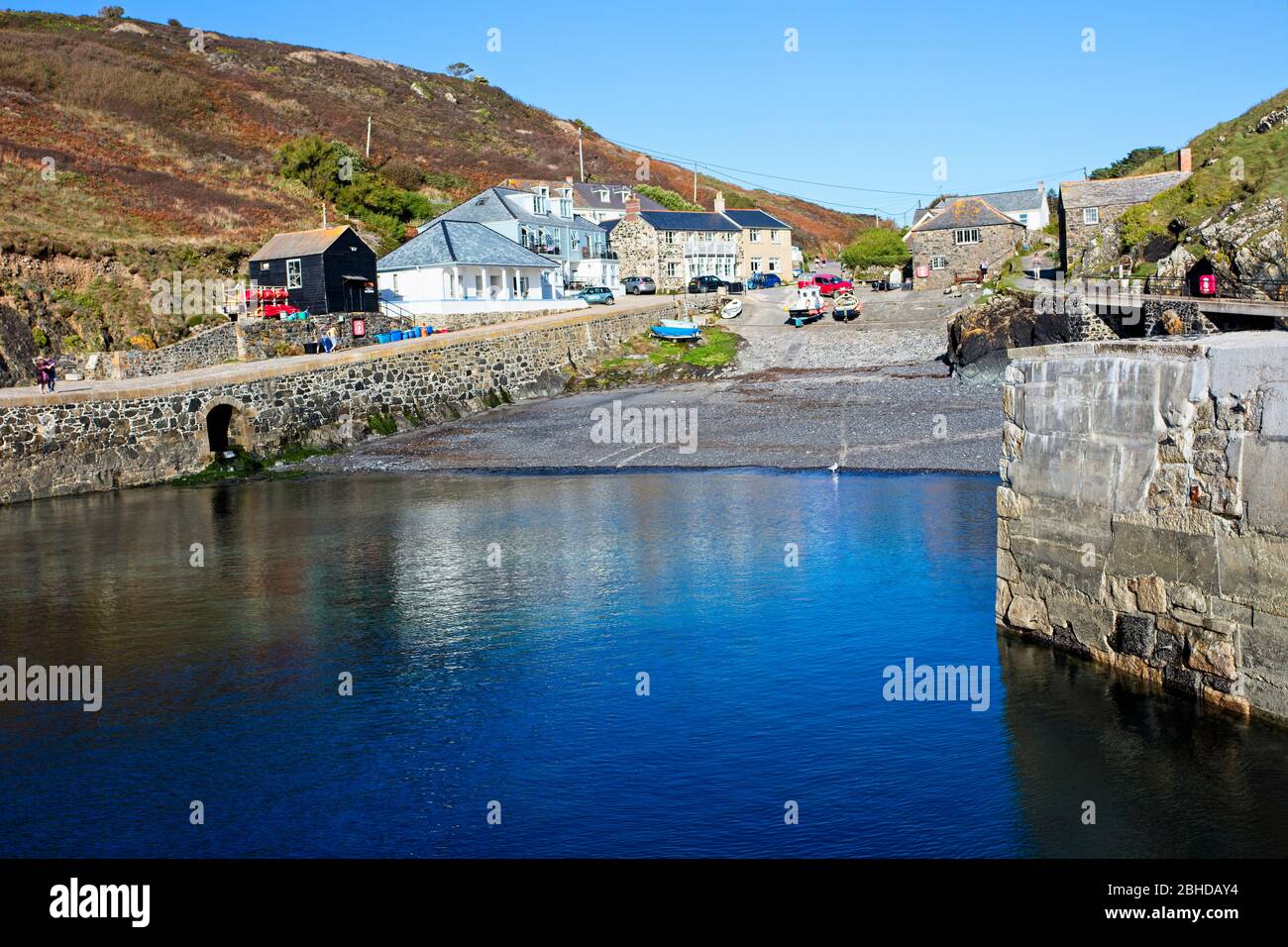 The harbour at Mullion Cove, near Mullion, Cornwall, England, UK Stock ...