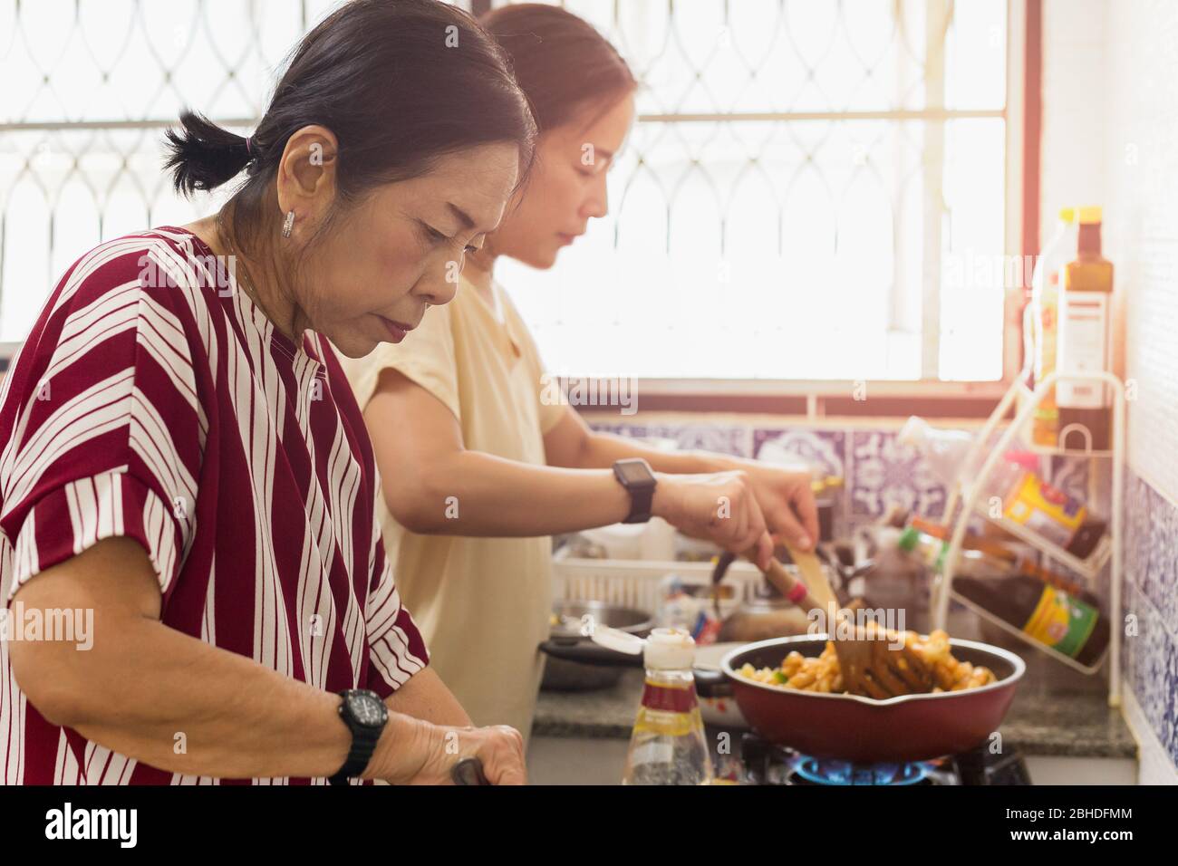 Middle class kitchen hi-res stock photography and images - Alamy