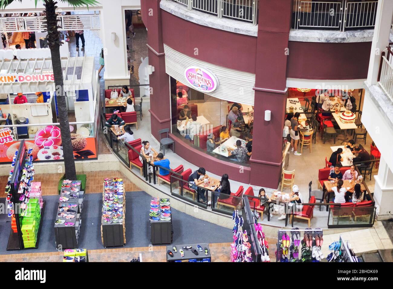 Market village shopping mall hua hi-res stock photography and images ...
