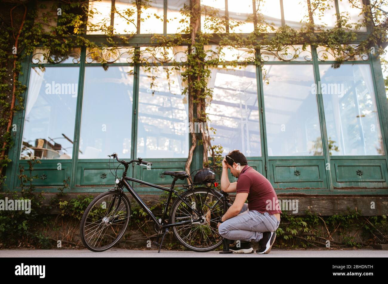 Man fixing a flat tire hi-res stock photography and images - Alamy