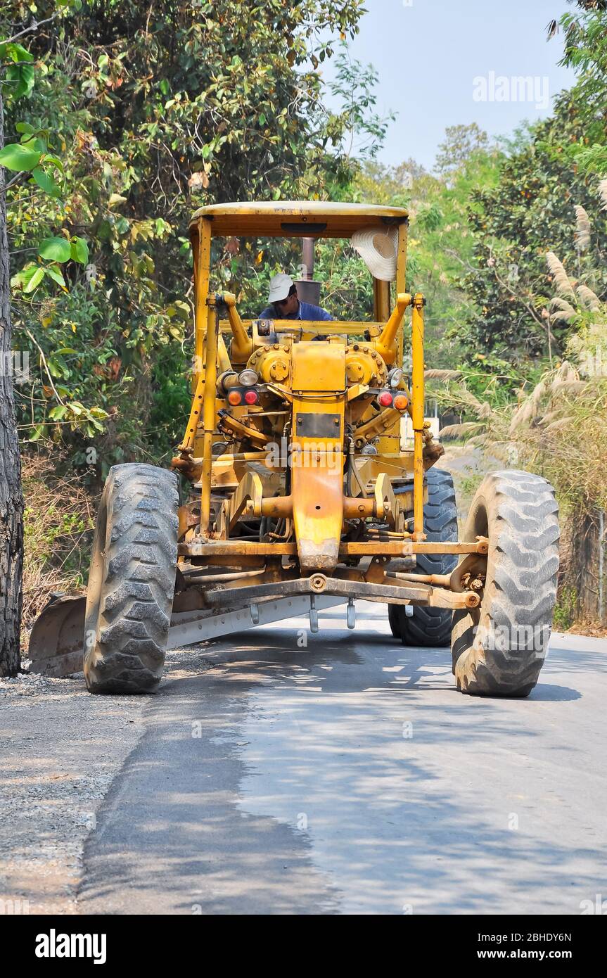 Man working big motor grader hi-res stock photography and images - Alamy