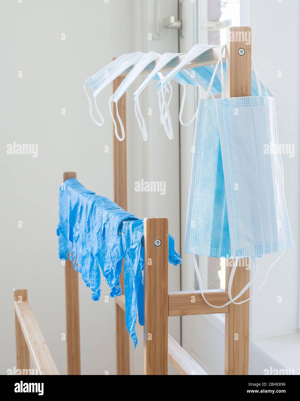 Row surgical masks hanging hi-res stock photography and images - Alamy