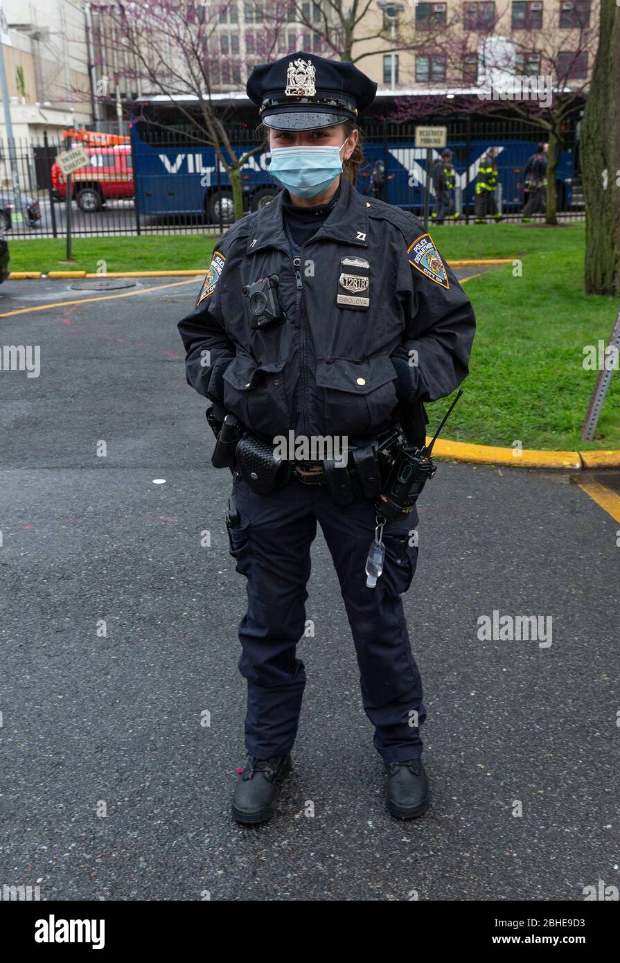 Usa police officer covid 19 hi-res stock photography and images - Alamy