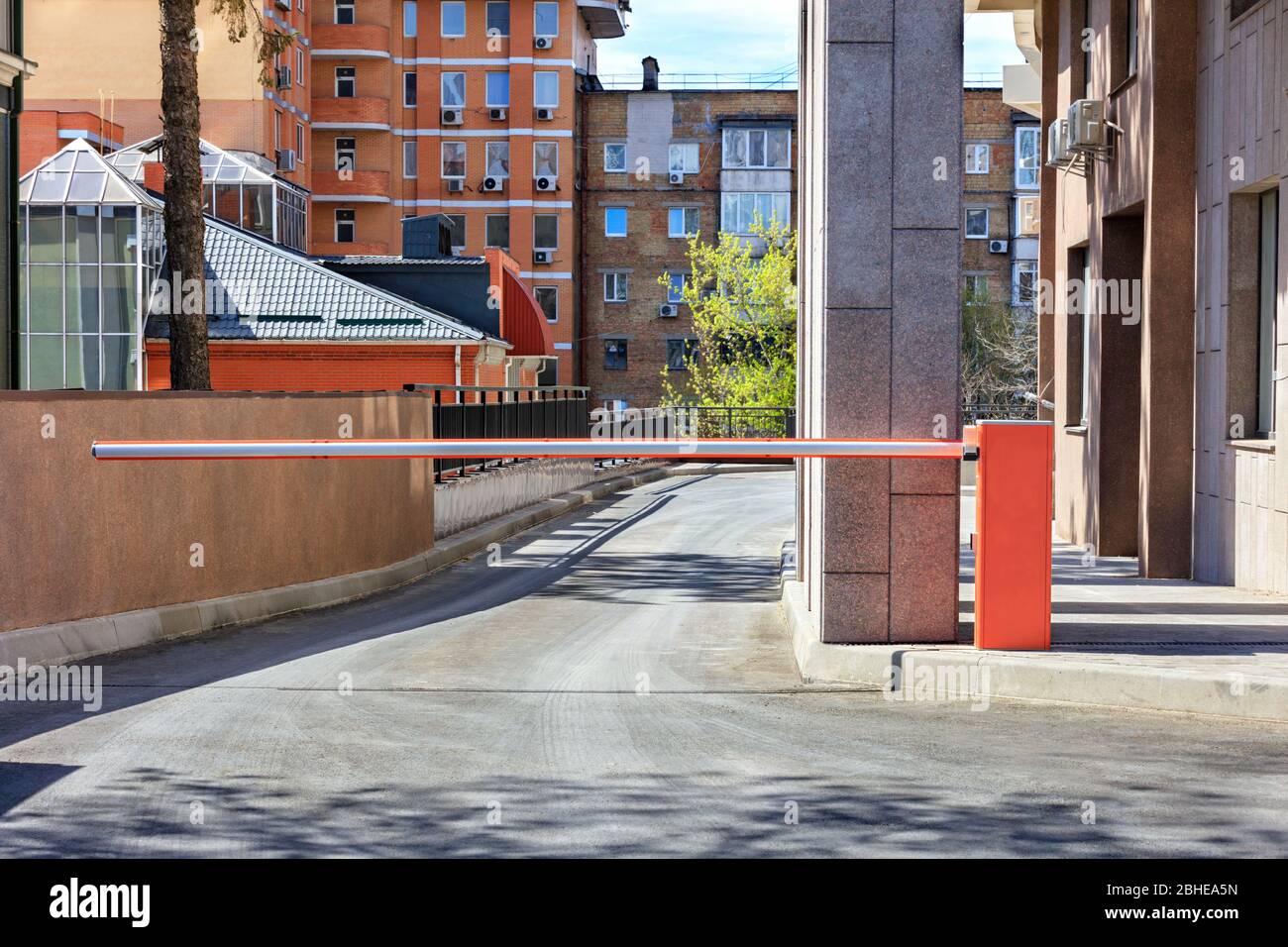 Building entry security barrier hi-res stock photography and images - Alamy