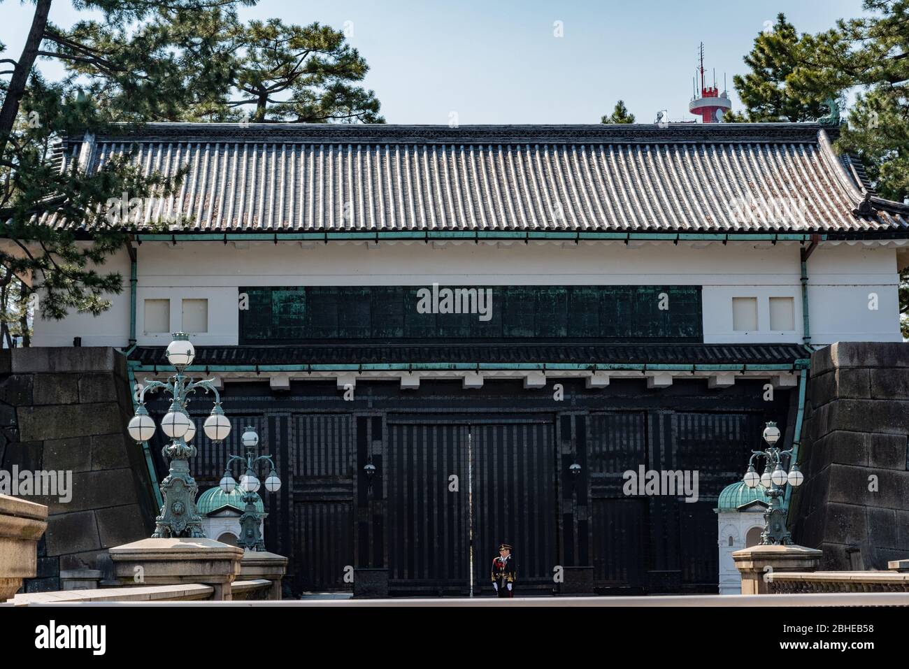 Imperial palace tokyo statue hi-res stock photography and images - Alamy