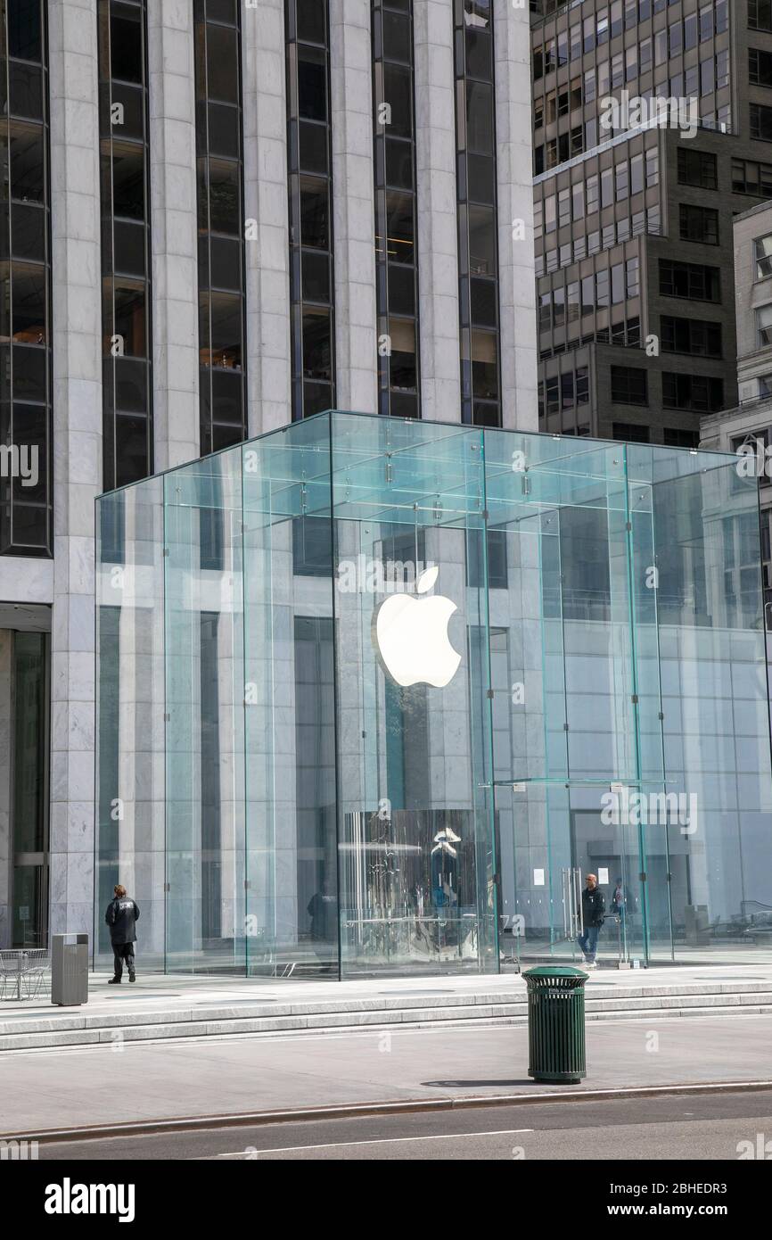 The Apple store on 5th Avenue, New York City Stock Photo - Alamy