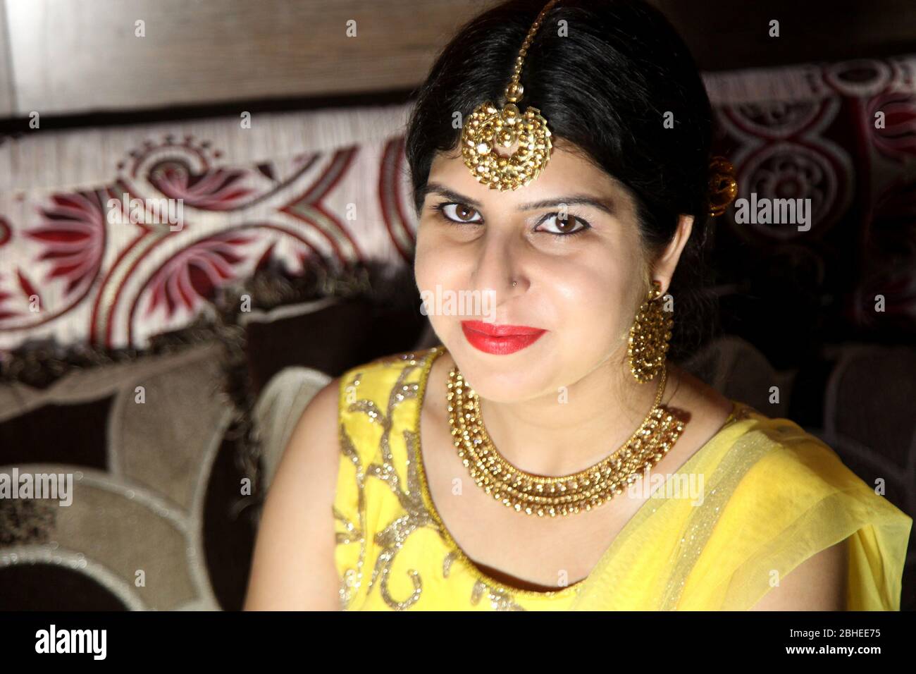 Indian bride sitting hi-res stock photography and images - Alamy