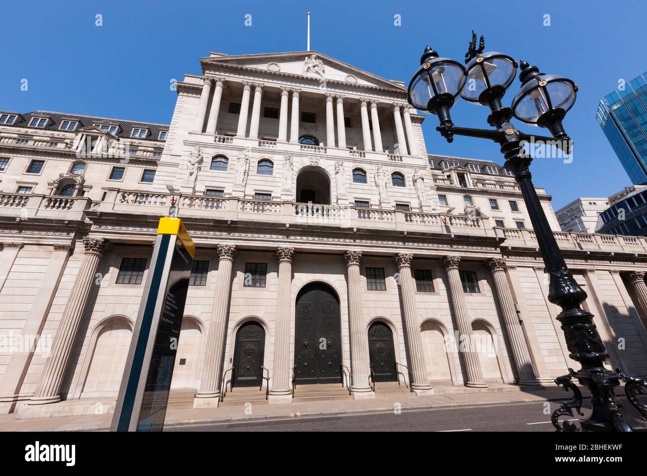 The old lady of threadneedle street st hi-res stock photography and ...
