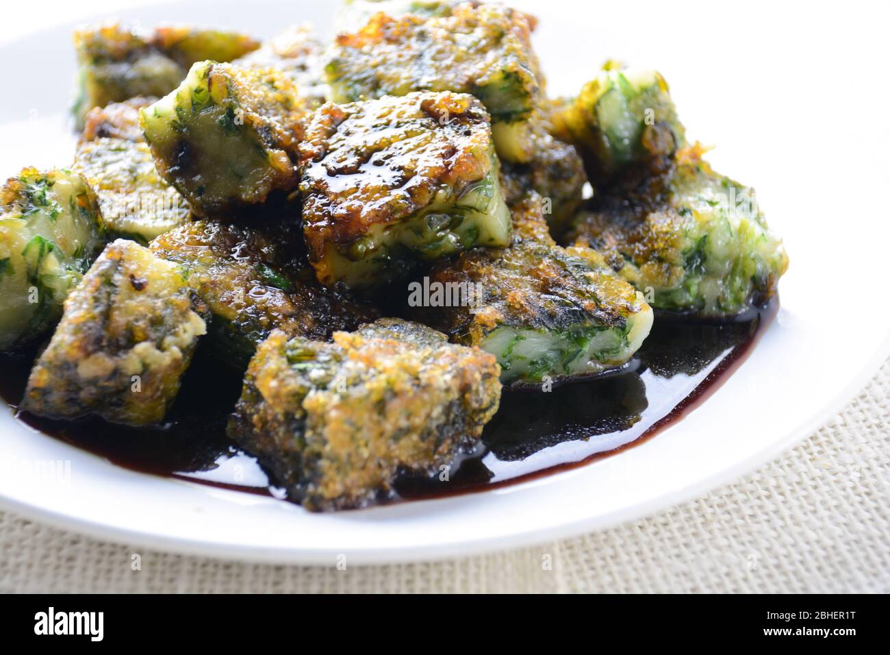 Deep fried Chinese Chive Dumplings (Kanom Gui Chai or Ku Chai Kuih ...