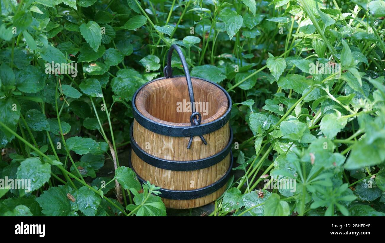 Anglo Saxon mead hall drinking bucket Butlers Field grave 172 5-7th ...