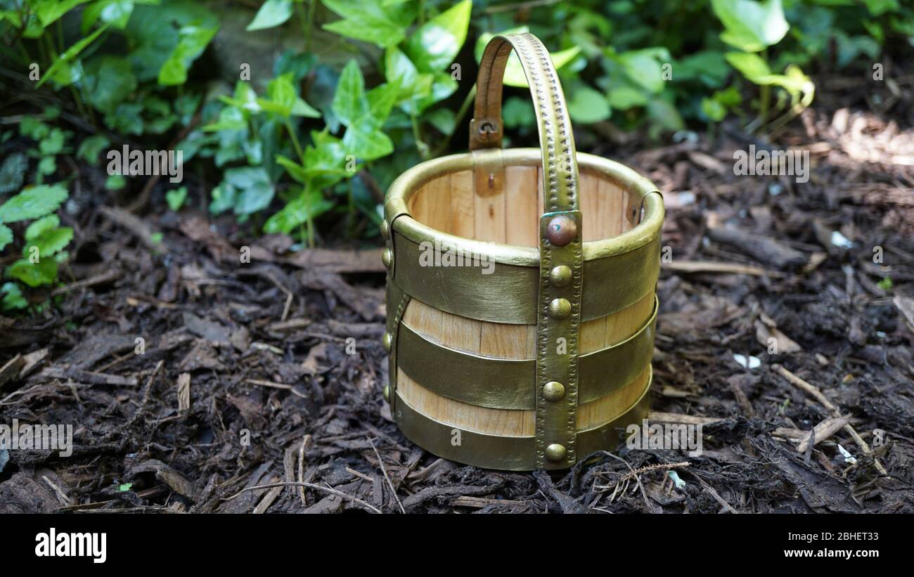 Anglo Saxon mead hall drinking bucket Bagginton unassociated find ...